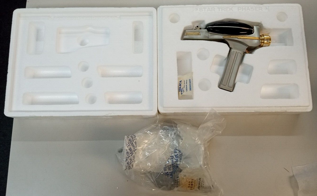 1995 Franklin Mint STAR TREK Phaser type 2 with Stand & Original ...