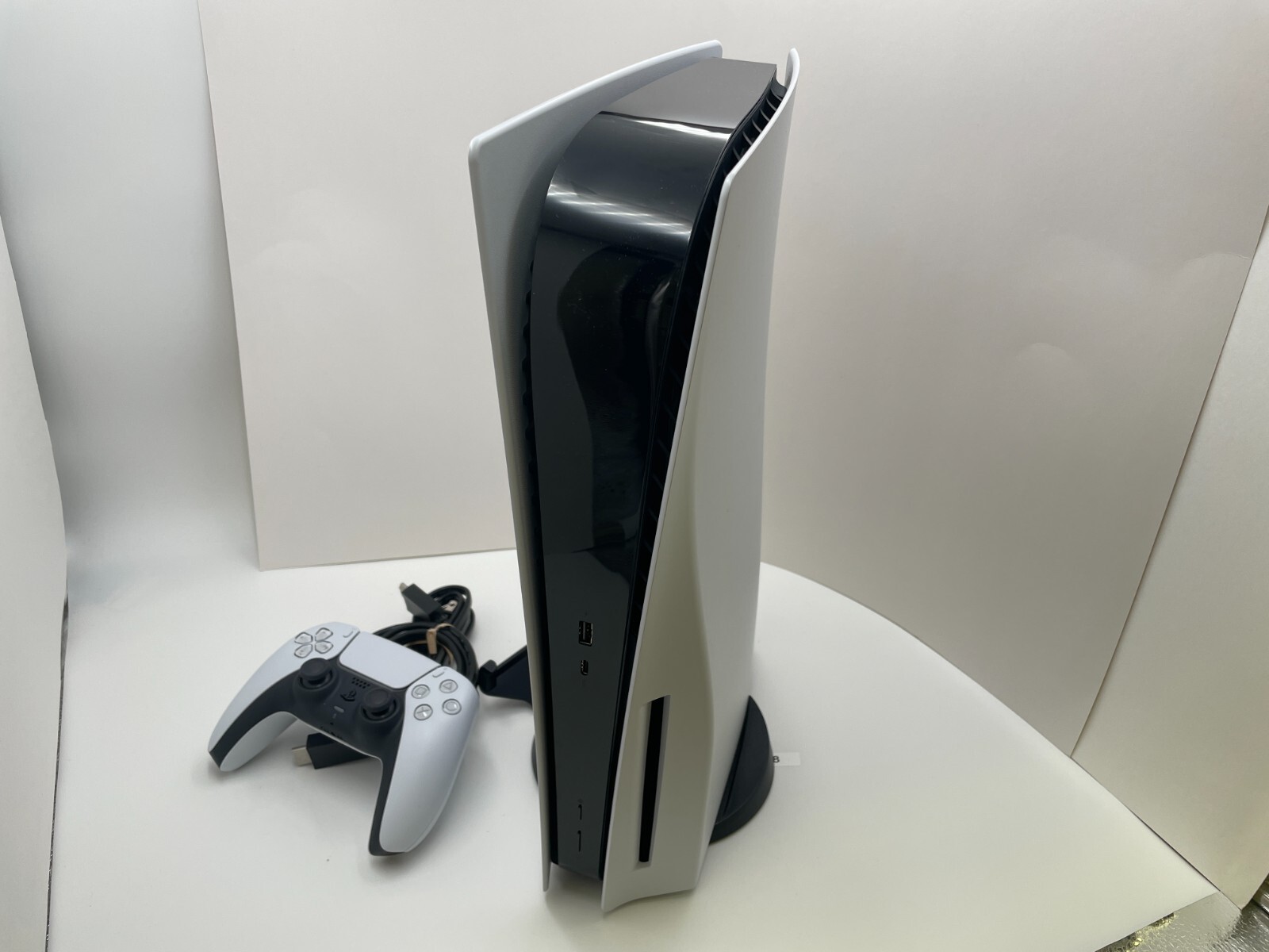 Sony PlayStation 5 - 825GB Blue-Ray Game Console - Good Condition