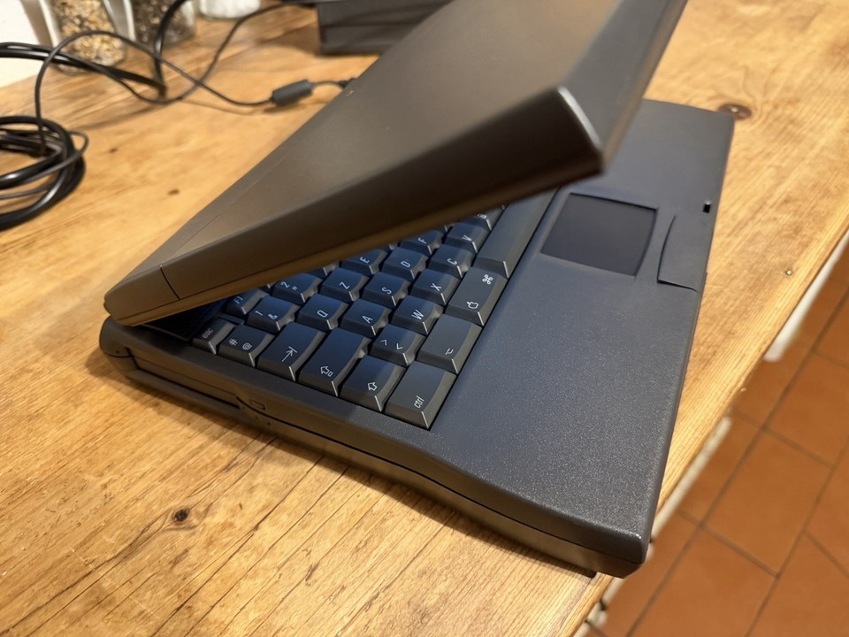 Vintage Apple Macintosh PowerBook 1400c/166 (anno 1997) con System 7.6 ...