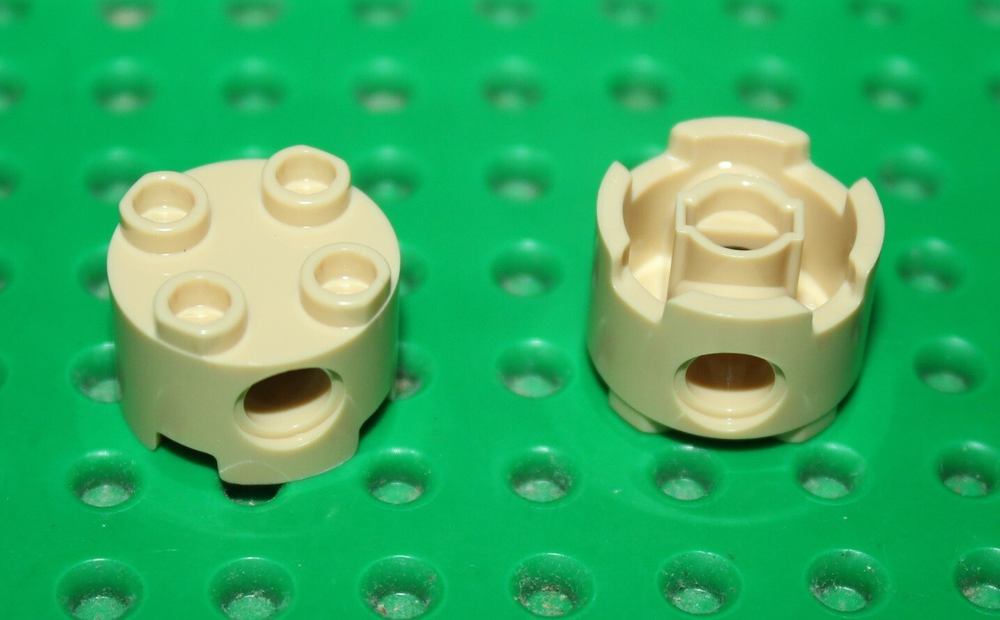 2 x Lego Tan Brick Round 2x2 ref 17485 set 10284 10265 71043 50036 ...