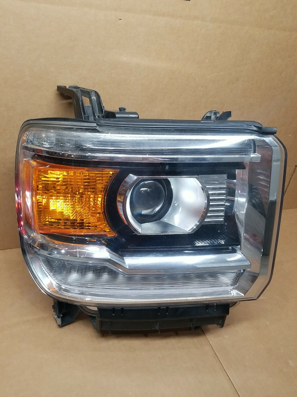 2016 - 2019 GMC Sierra 2500hd Passenger Headlight Xenon HID W LED ...