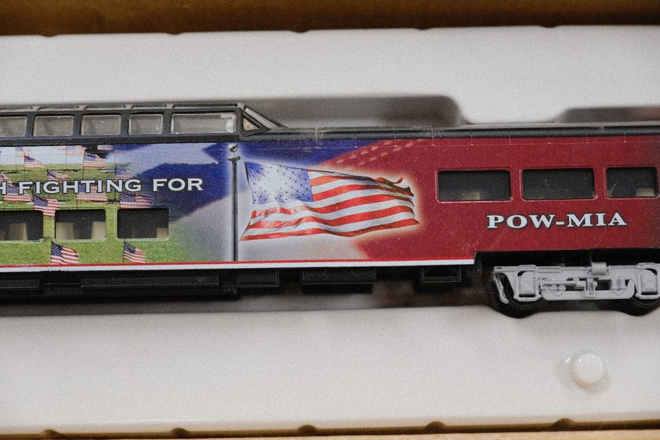 HO Hawthorne Village Bachmann POW-MIA Missing Man Table Vista Dome Car ...