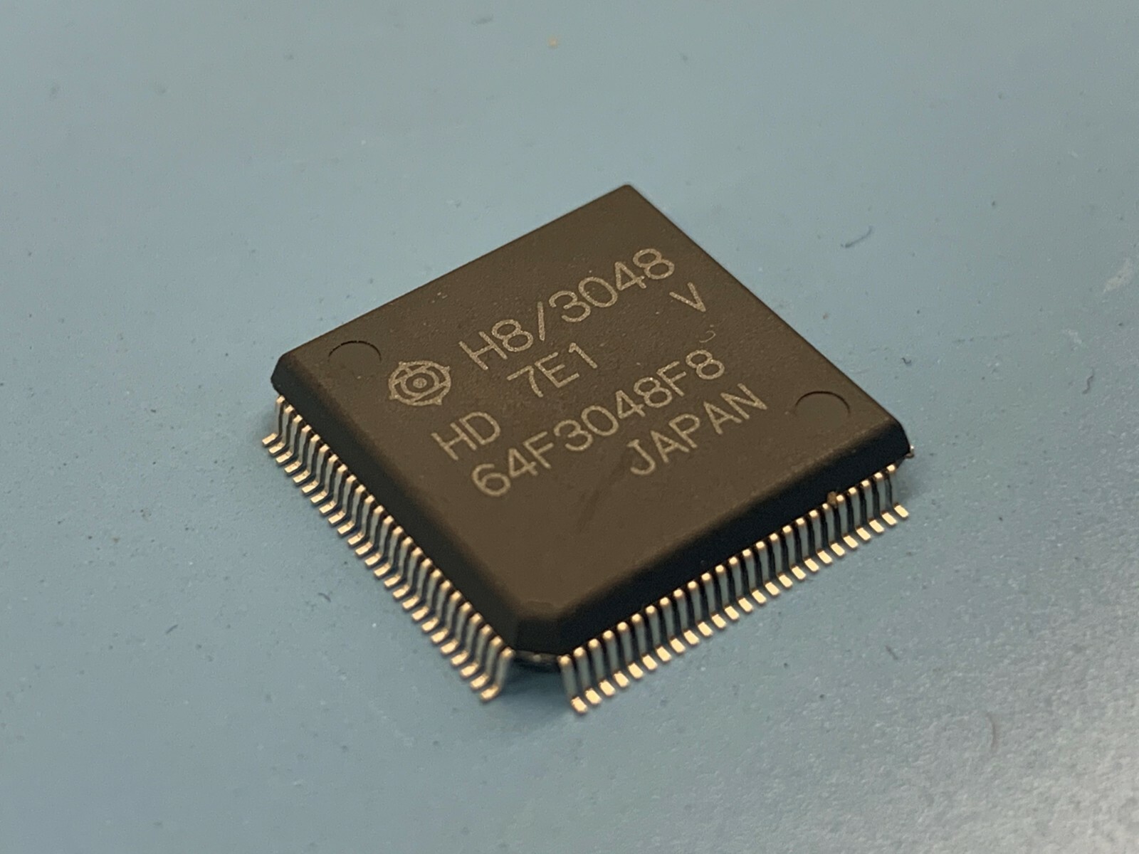 HD64F3048F8V Single-Chip Microcomputer 100-pin QFP ROM: 128 kbytes RAM ...