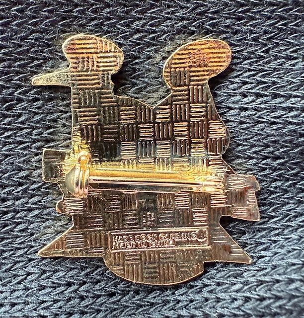 Hard Rock Cafe pin Beijing red drumset with gold cymbals | eBay