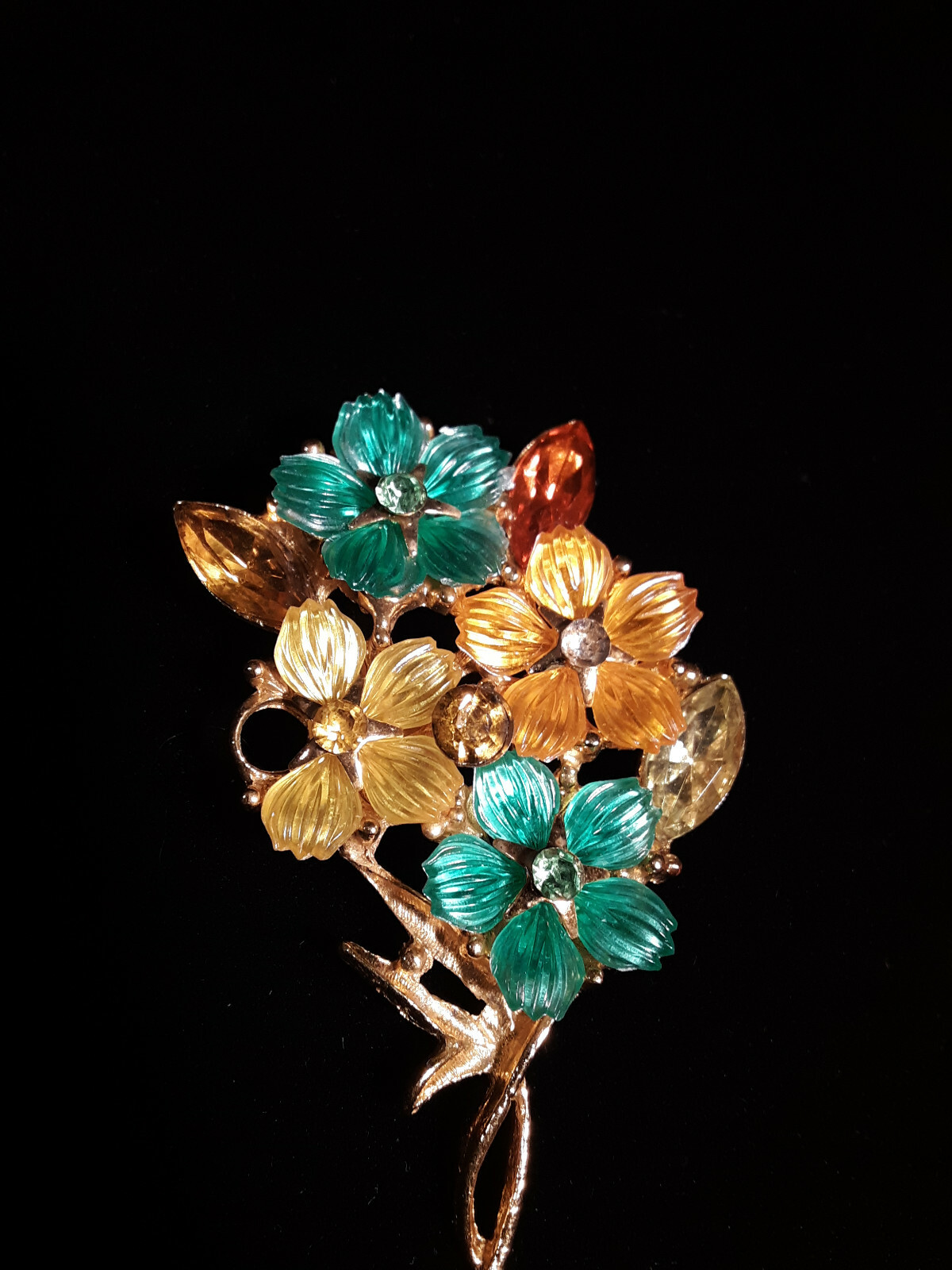 vintage flowered multi colored brooch - Gem