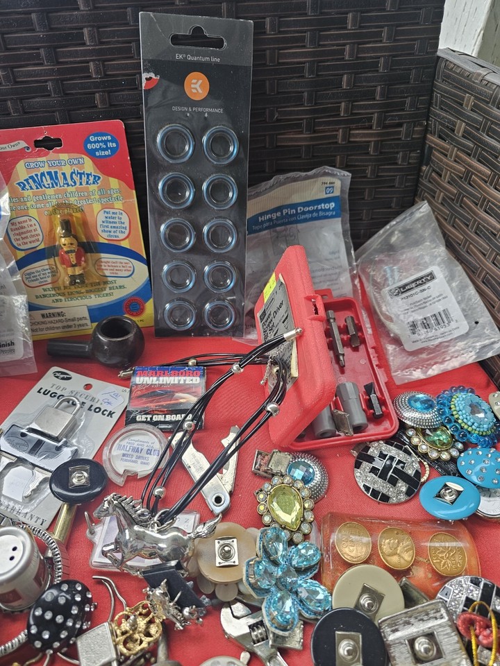VINTAGE JUNK DRAWER JEWELRY LOT JEWELRY,RANDOM STUFF FOR SCRAP OR ...