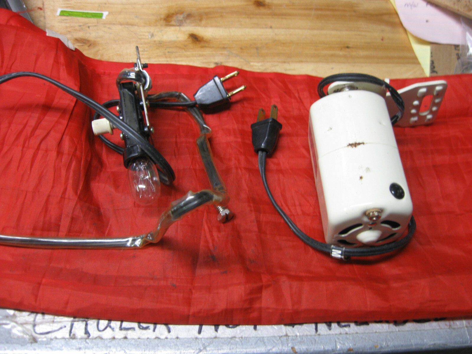 Dressmaker S-2402 Sewing Machine 3M-852H Motor Light On/Off Switch | eBay