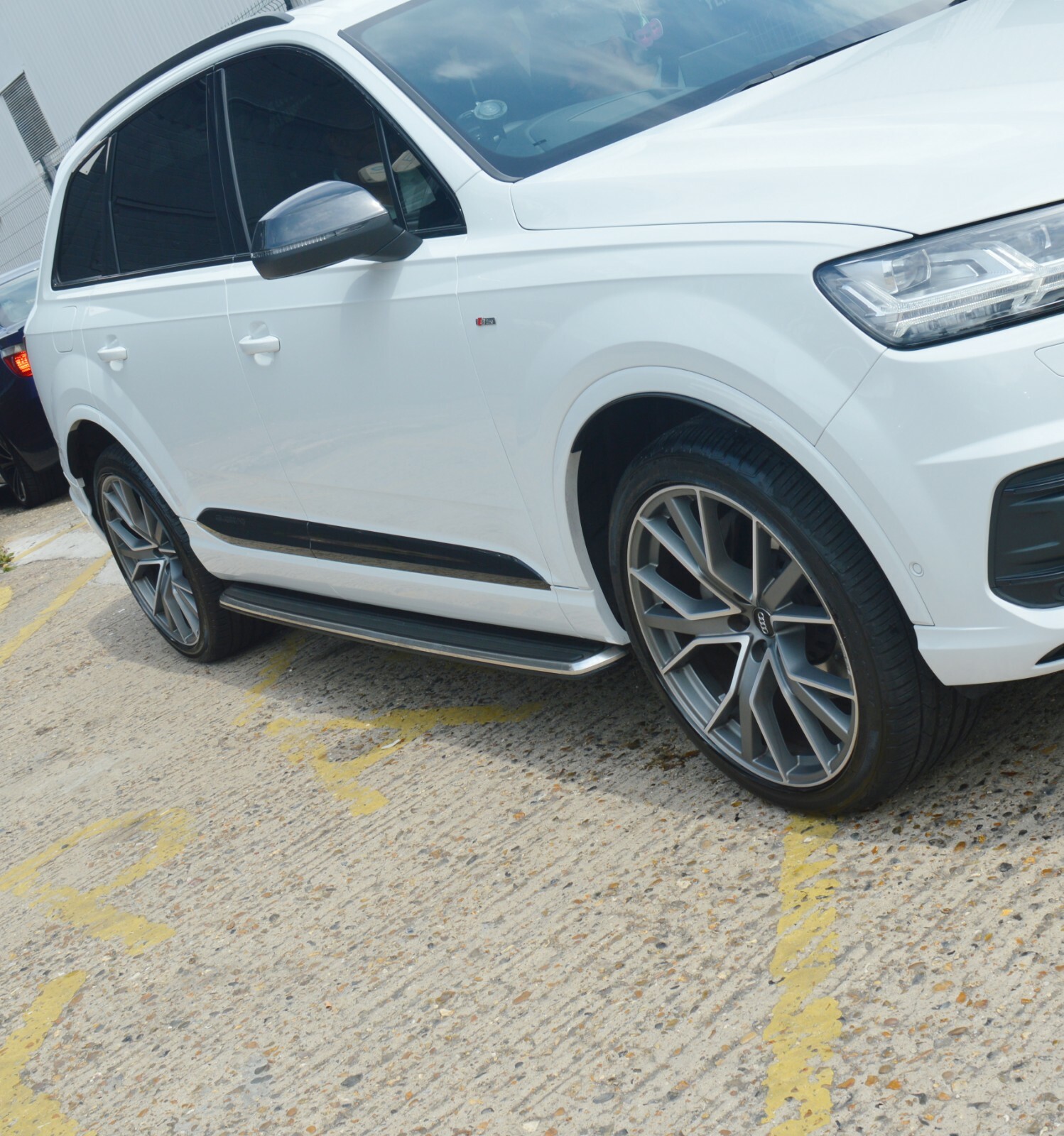 AUDI Q7 OEM STYLE SIDE STEPS BAR RUNNING BOARDS 2016+ 4MB 4MG 100% OEM ...
