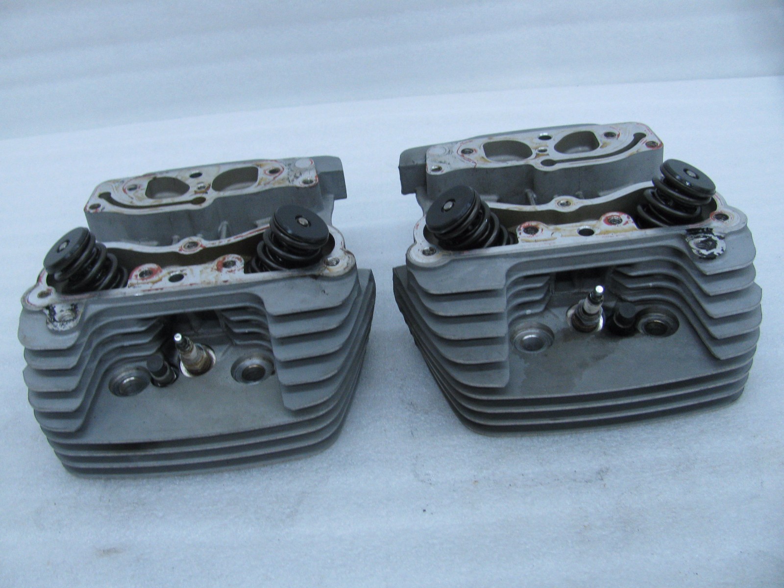 Set of Harley Davidson Twin Cam Heads 16723-99 front 16725-99 rear | eBay