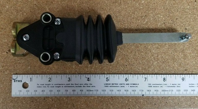 Cab Leveling Valve for Freightliner. PAI # 740224 Ref. # 4640070030 8 ...