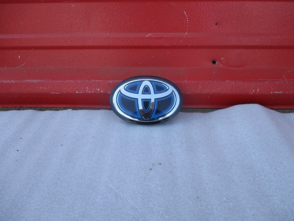 2018 2019 2020 TOYOTA CAMRY HYBRID FRONT RADAR EMBLEM GRILLE 53141 ...