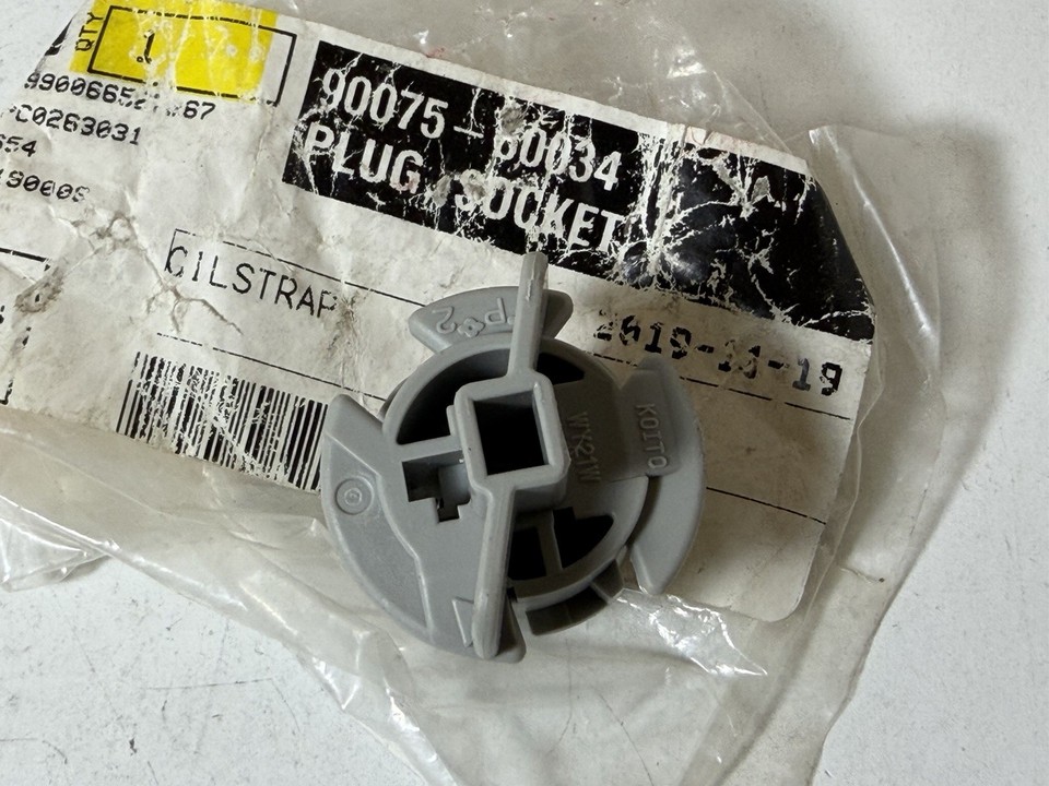 Genuine OEM Toyota 90075-60034 Tail Light Bulb Socket 2001-2007 ...