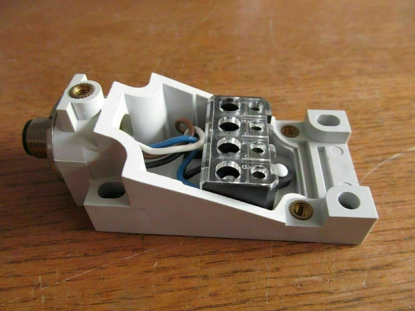 BALLUFF Unisensor Proximity Sensor switch BASE #BES-517-132-P-BASE-S4 ...