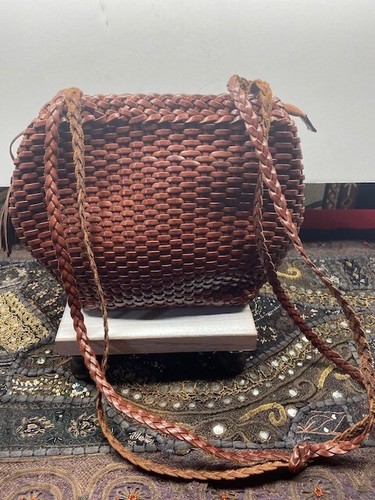 Chestnut colored leather weave, medium sized purse for the warmer ...