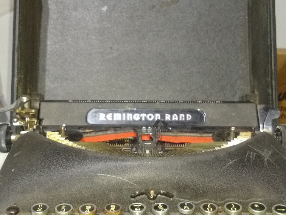 Vintage 1941 Remington Deluxe Model 5 Portable Typewriter with the Case ...