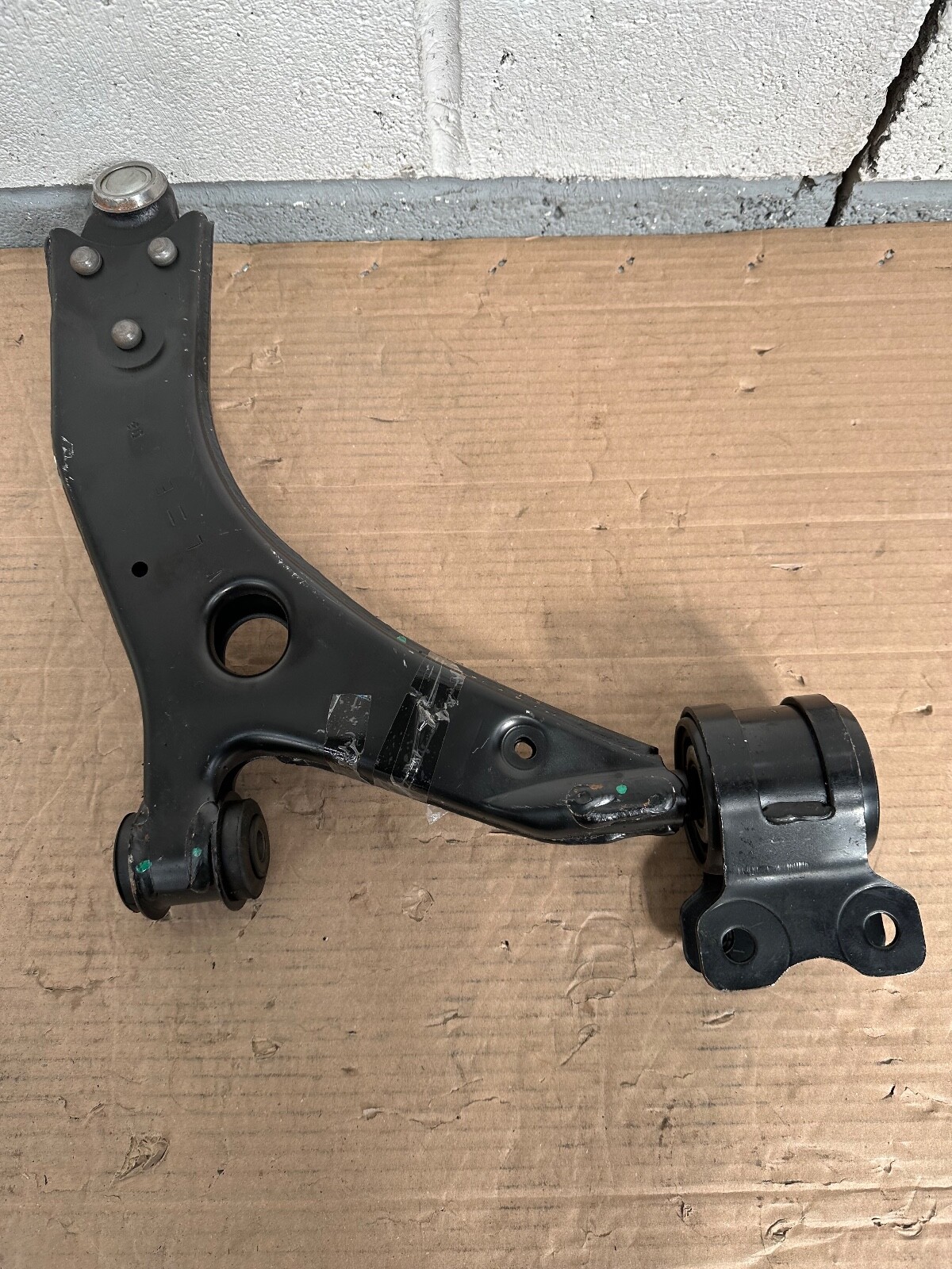 FRONT LEFT Control Arm FITS FORD FOCUS CMAX VOLVO S40 II V50 C70 II C30 ...