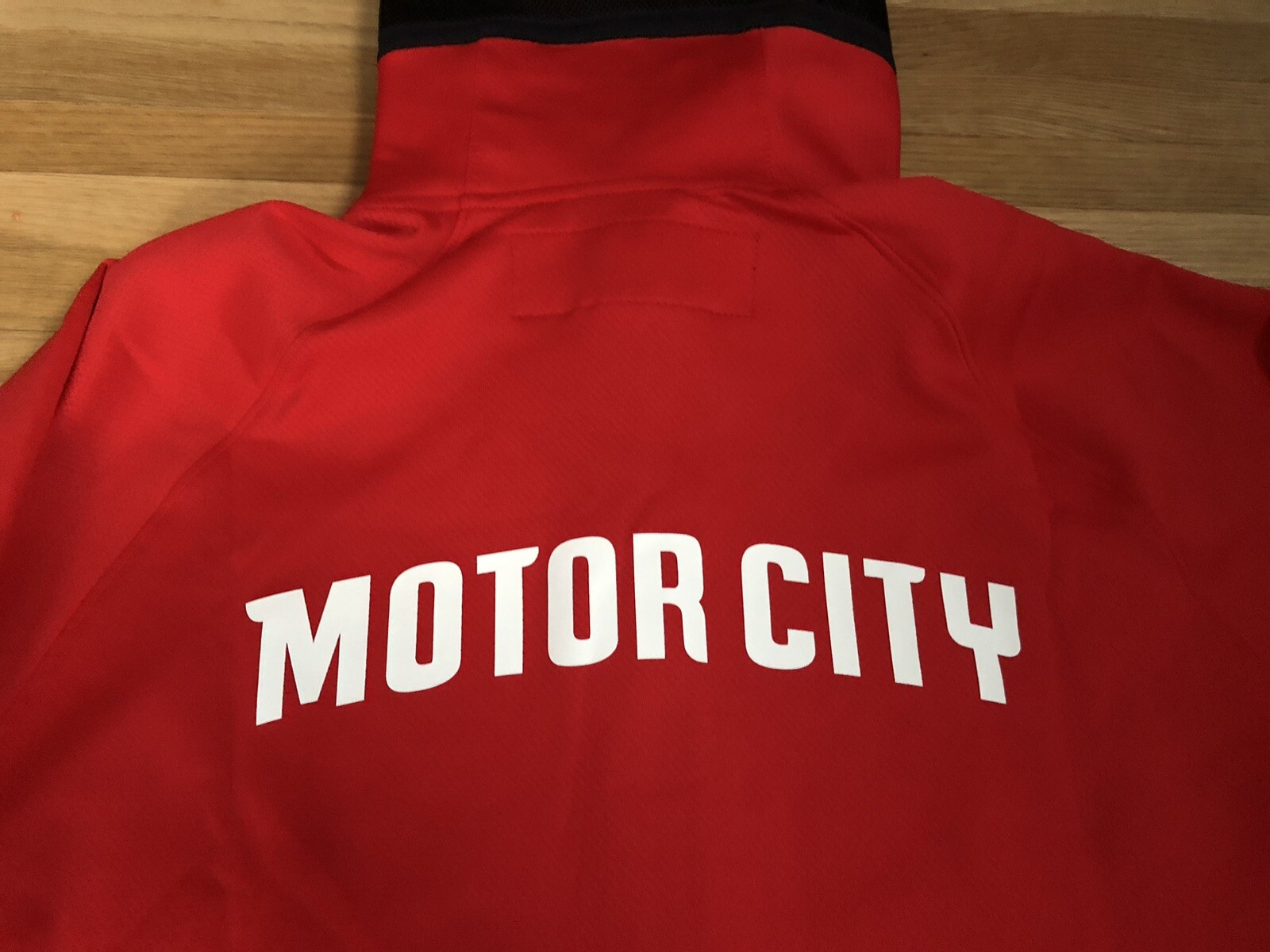 Detroit Pistons Nike NBA Showtime Therma Flex Hoodie AV0870 657 Red detroit-pistons-nike-nba-showtime-therma-flex-hoodie-av0870-657-red