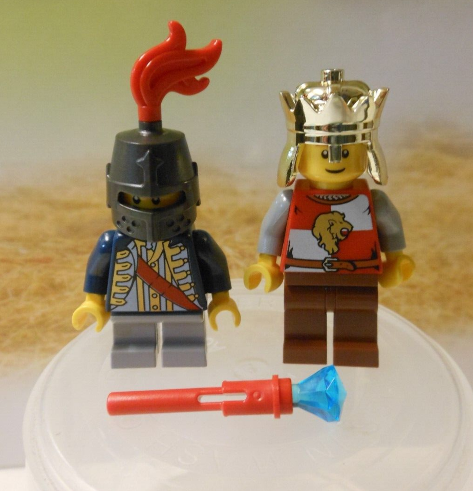 LEGO 9439 MINI FIGURE Castle Kingdom Lion King Quarters KING AND ...