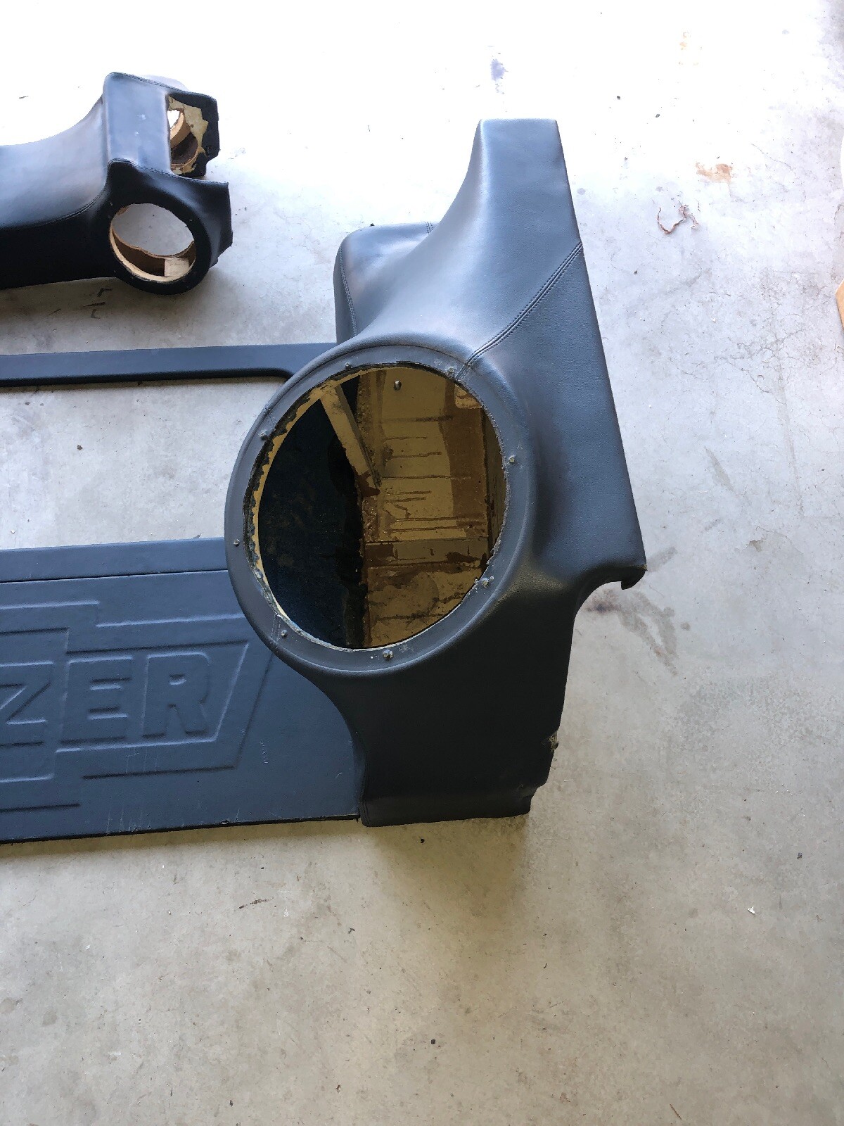 Chevrolet Blazer S10 First Gen Custom Sound Boxes Center Console ...
