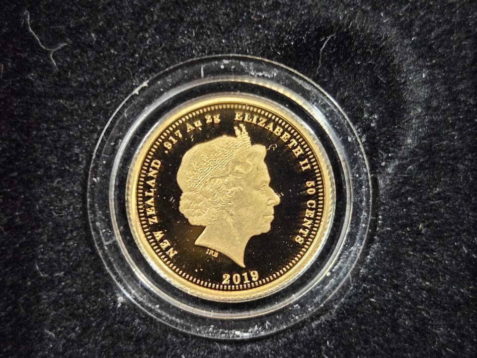🌟 2019 Hatton's of London VICTORIA REGINA Gold Proof 1/4 Sovereign Coin ...