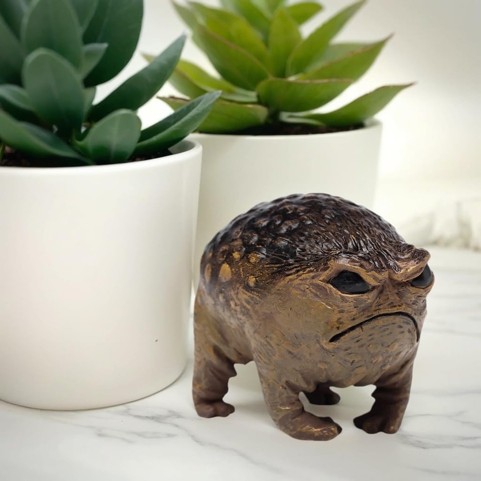 Weird Queer Grumpy Frog Toad Statue Ugly Angry Outdoor Garden Yard ...