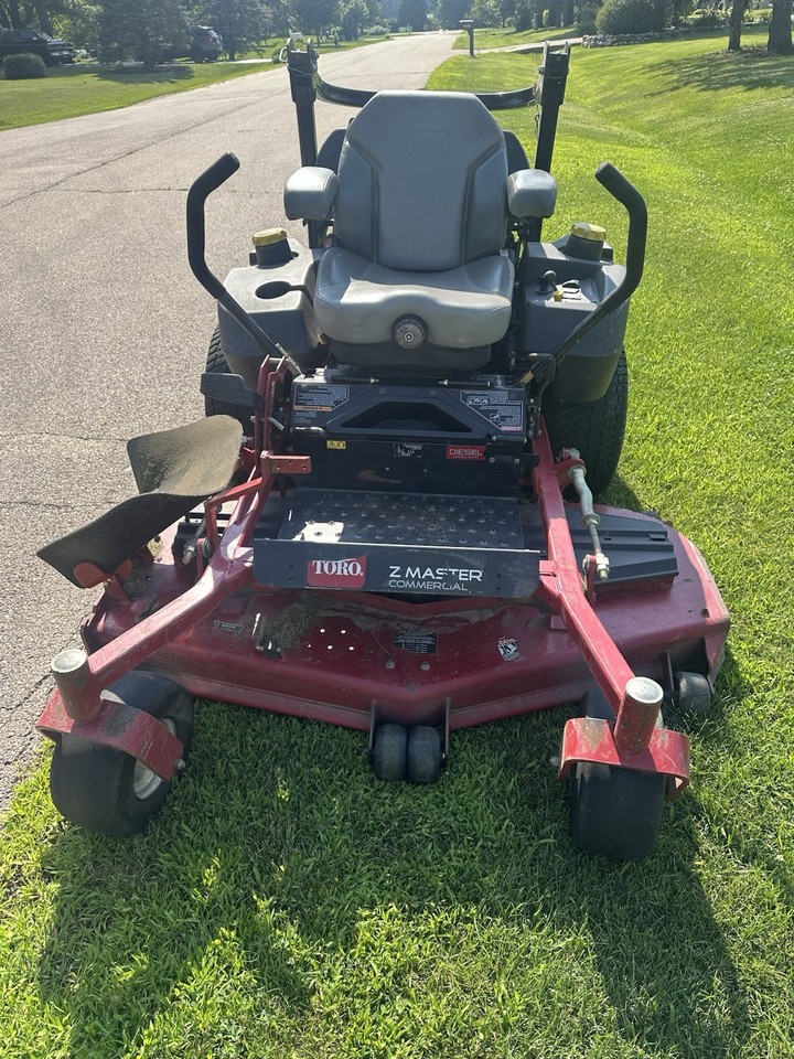 TORO 60 inch Diesel Zero Turn Lawn Mower Commercial Fall Leaf vacuum ...