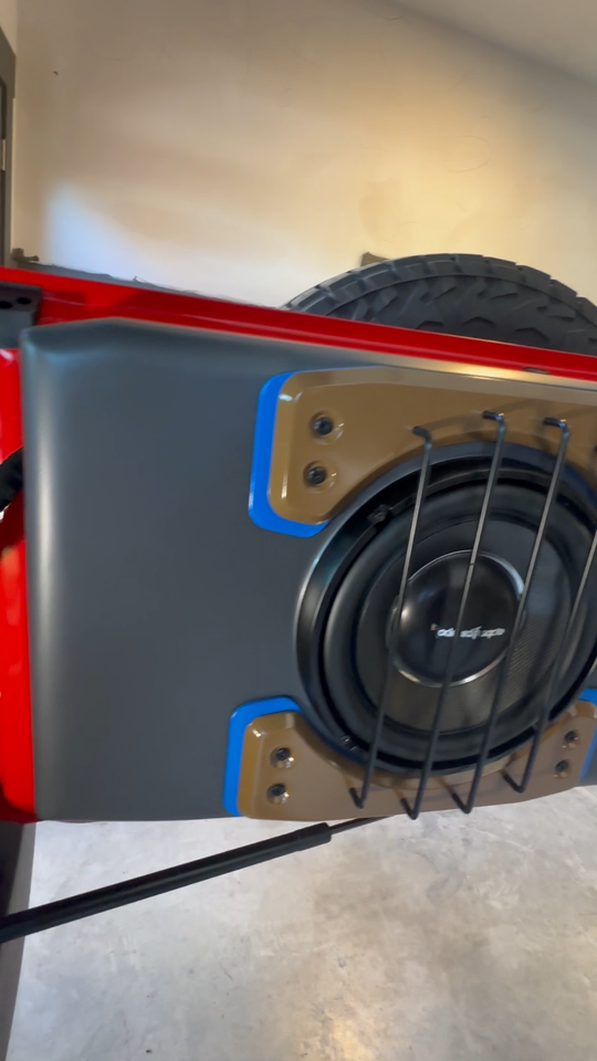 Bronco Sub Enclosure with 12" Subwoofer Amplifier and Amp Racks Turn ...