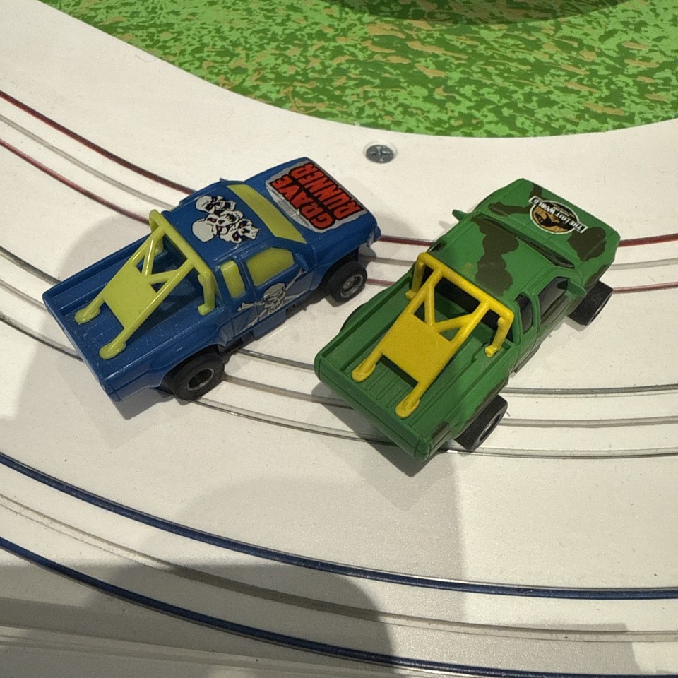 Tyco Grave Runner & Tyco The Lost World Jurassic Park Pick Up Trucks | eBay