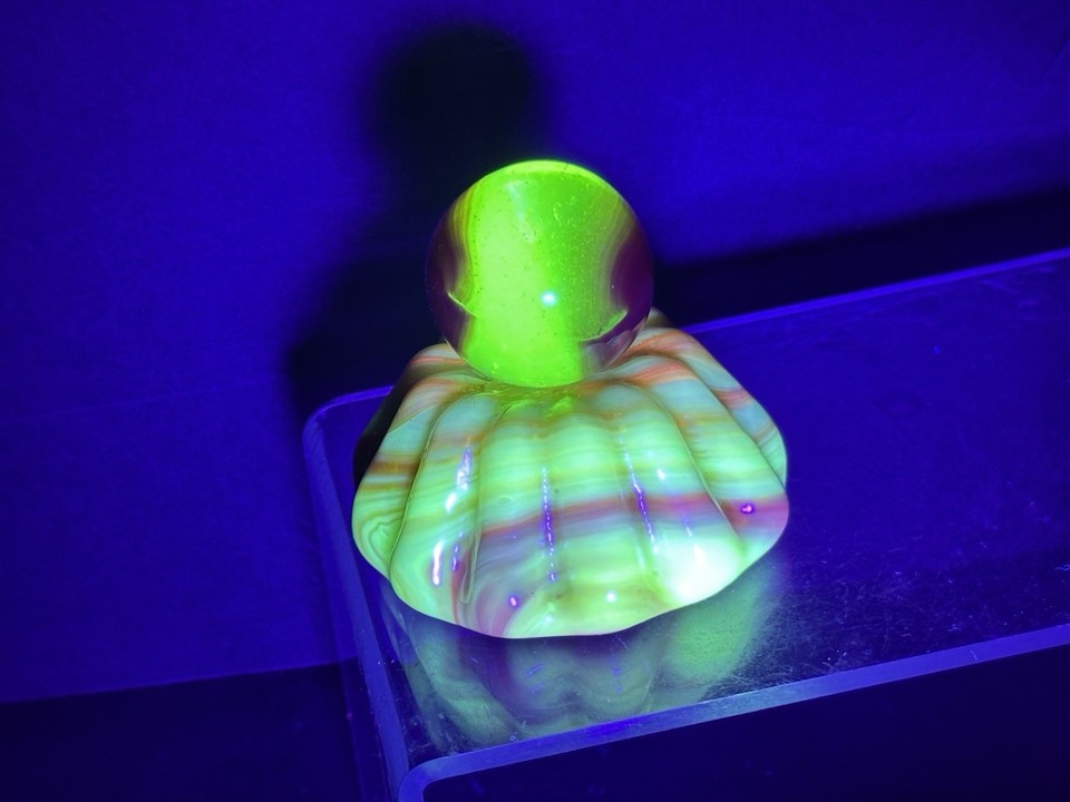 Uranium Cadmium Slag Glass Marble Stand With Vaseline And Red Shooter ...