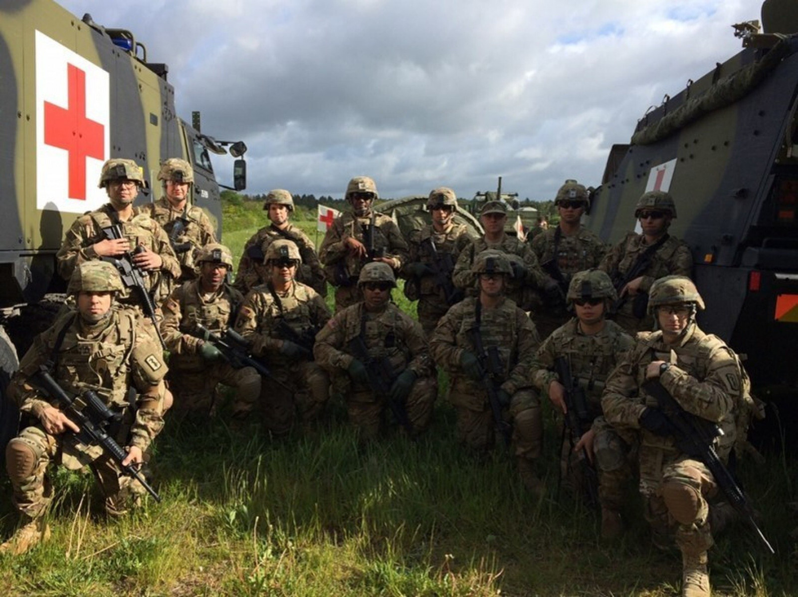 MINI COMBAT MEDICAL BADGE CMB AWARD HAT PIN US ARMY MEDIC HOSPITAL ...