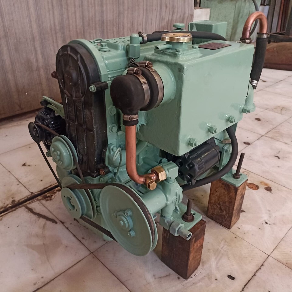 Daihatsu CLMD Inboard marine diesel engine from ship lifeboat used good ...