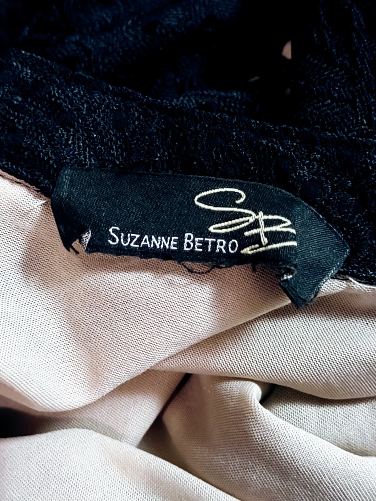 SUZANNE BETRO EYELET LACE OVER NUDE INSIDE LINER VINT… - Gem