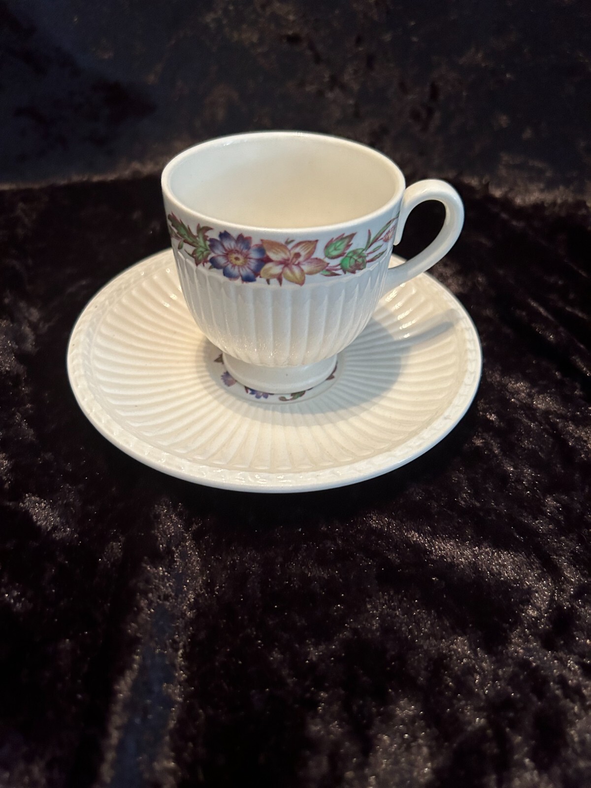 Wedgewood Cavalier Meadow Teacup and Saucer Set, very nice, cream and ...