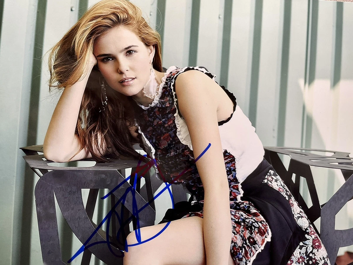 Zoey Deutch Hot