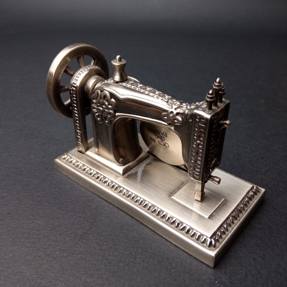 Timex Quartz Mini Sewing Machine Clock Pewter Desk Paperweight Needs ...