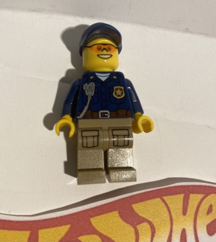 LEGO SET 4066 POLICE OFFICER MINIFIGURE FROM LIMITED BLUE DISPLAY CASE ...