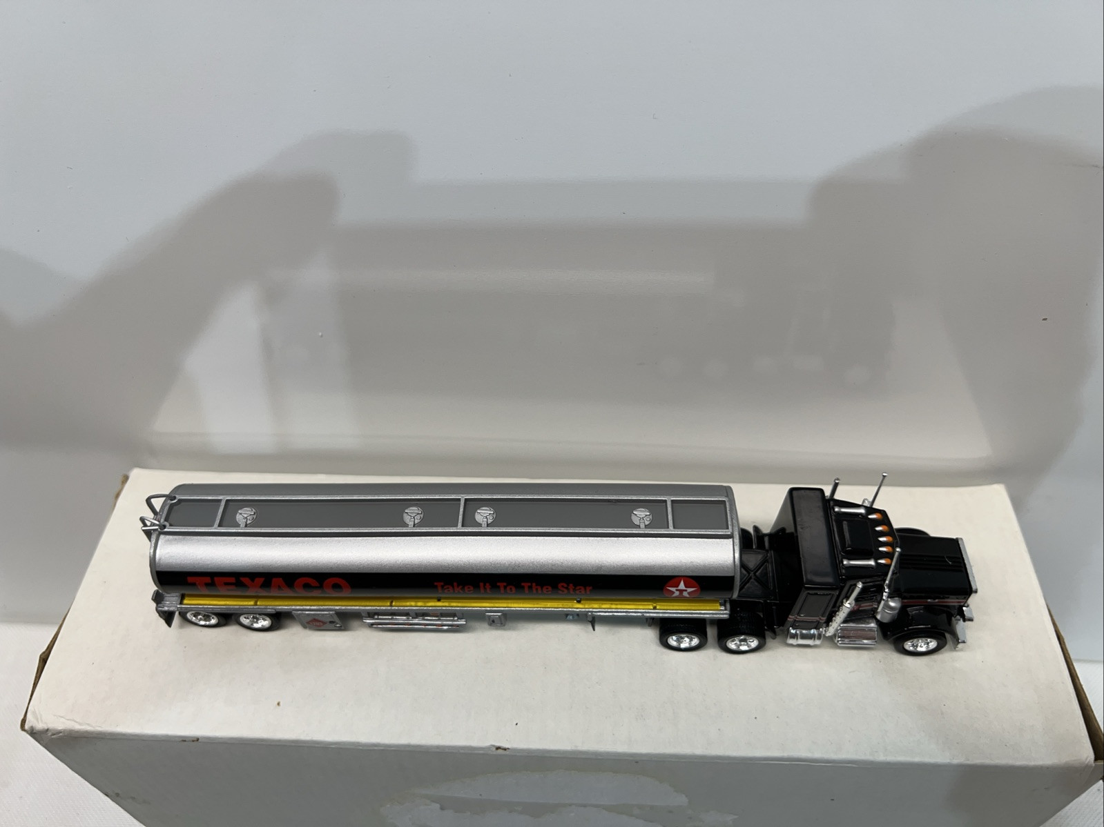 Matchbox 1/100 Texaco Tanker Peterbilt Tractor Trailer CCY09-M 1998 ...