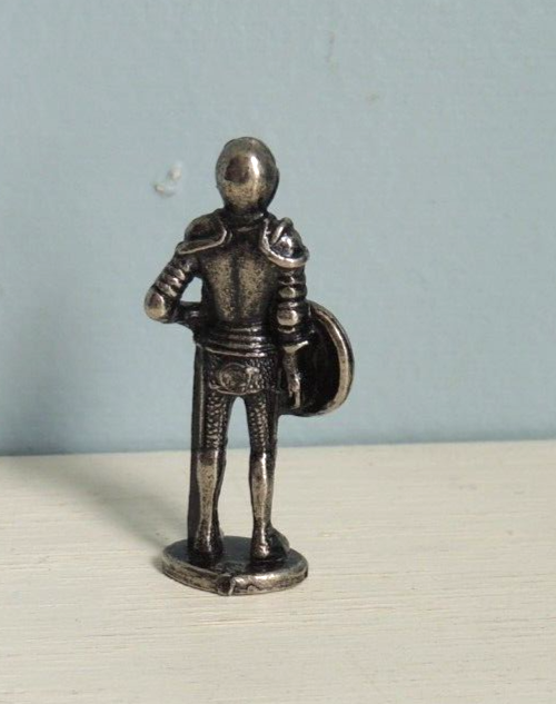 Miniature Knights Metal Figurine Set Armor Swords Shields Conquistador ...