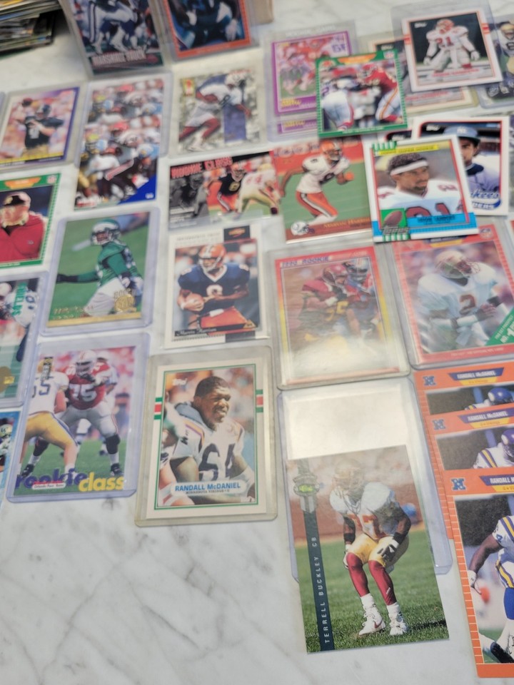 VINTAGE FOOTBALL CARD HOF RC LOT (82) FAVRE MOSS THOMAS SHARPE SANDERS ...