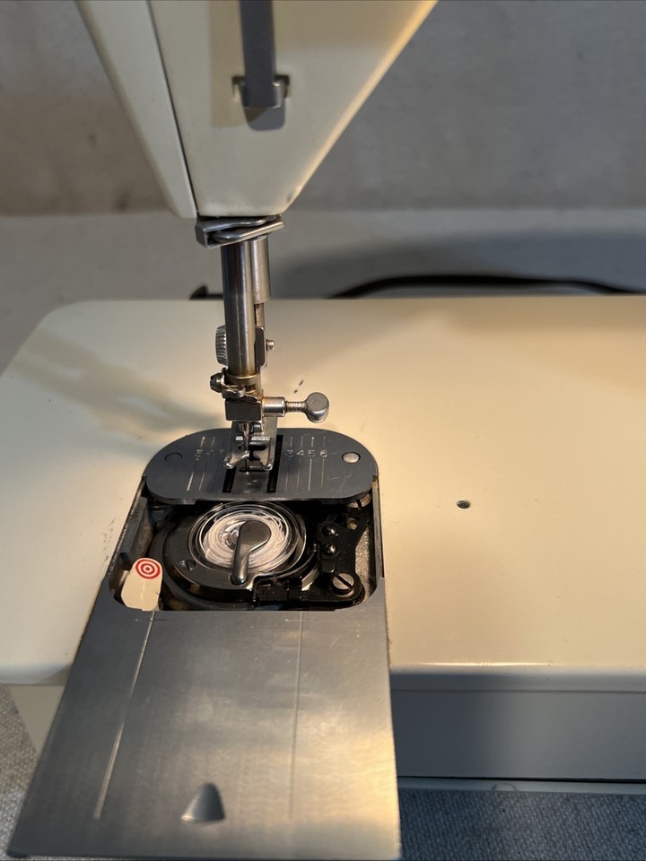 Singer Touch & Sew Zig Zag Model 758 Sewing Machine With Pedal Vintage ...