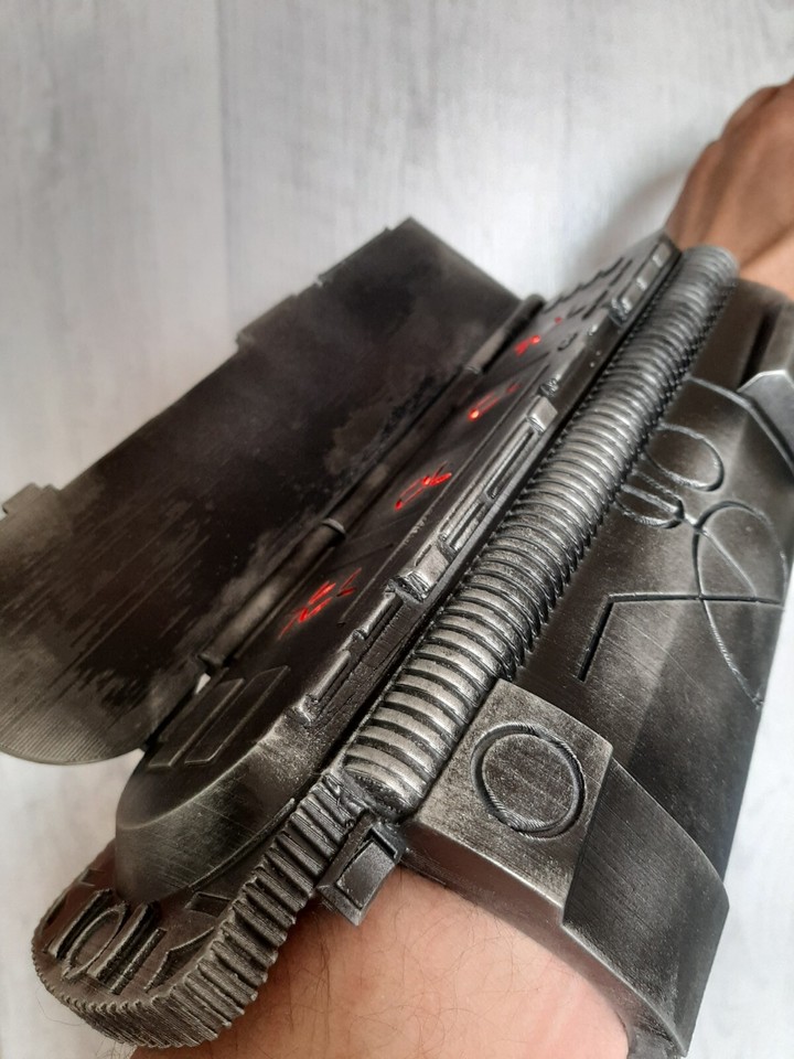 Predator Computer Gauntlet Bomb gauntlet forearm cosplay with leds or ...