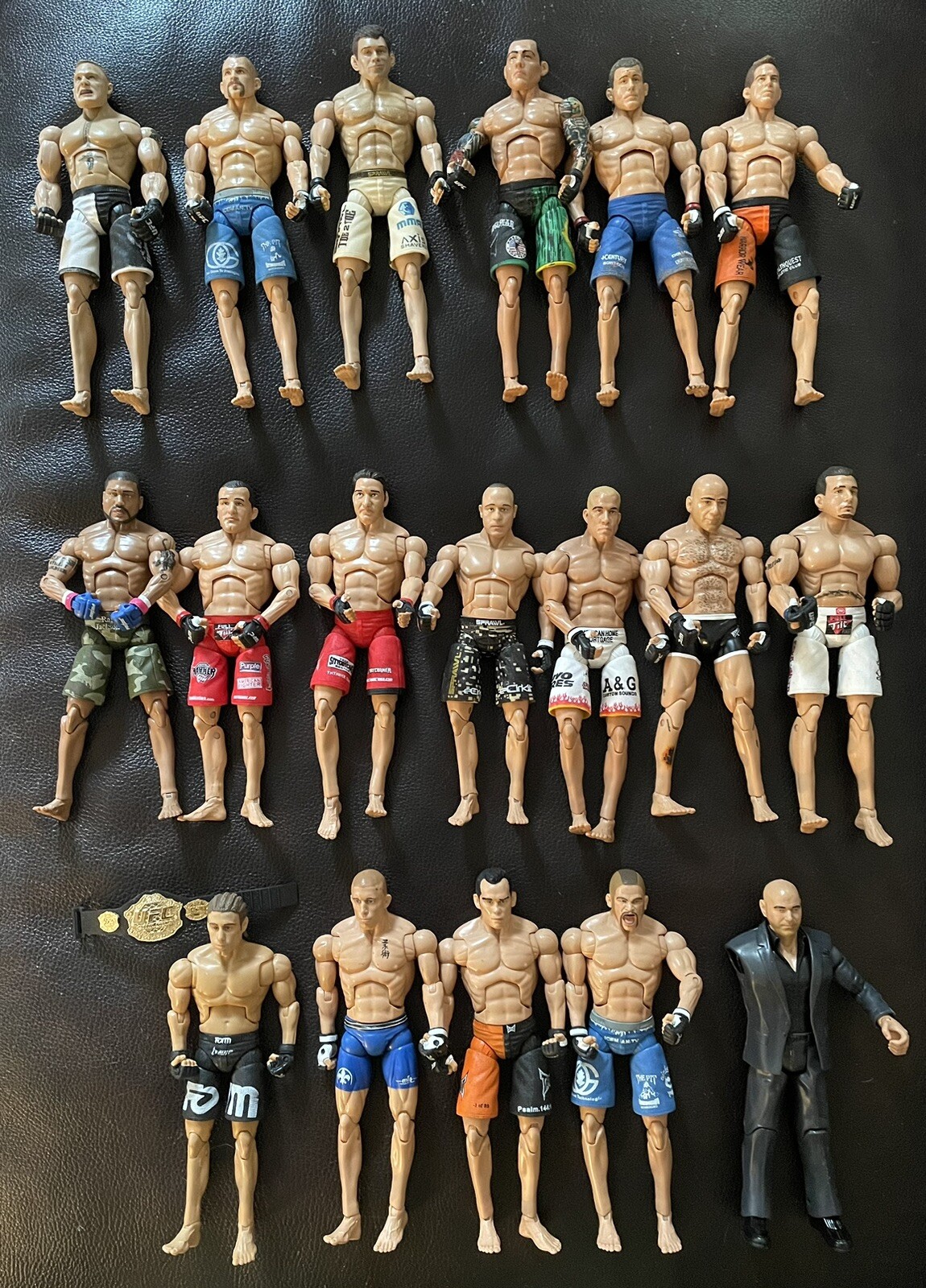 UFC Action Figure Lot of 18 Jakks Pacific- RAMPAGE LIDDELL ORTIZ MIR ...