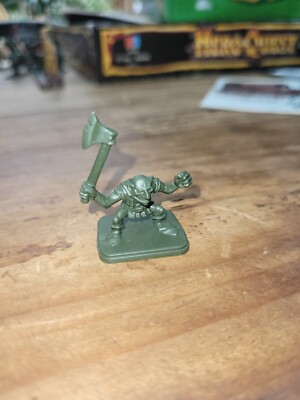 Figurine Jeu Héro Quest pièce rechange gobelin goblin MB hache original ...