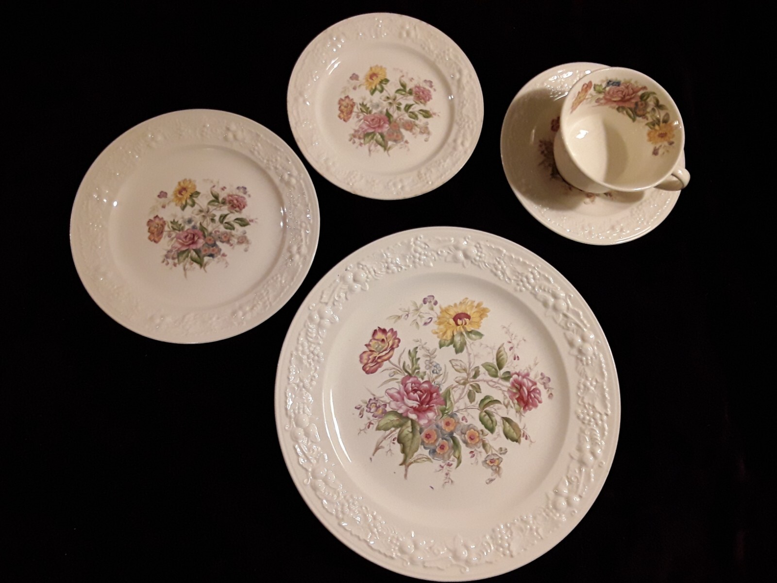 Homer Laughlin Eggshell Theme Floral 5 pc Set Setting Dinner Plates ...