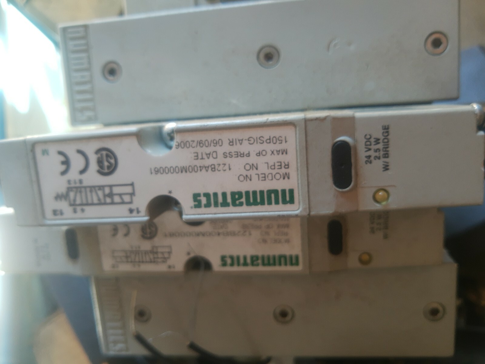 LOT of Numatics Solenoid Pneumatic Valve Bank connector 122BA400M000061 ...