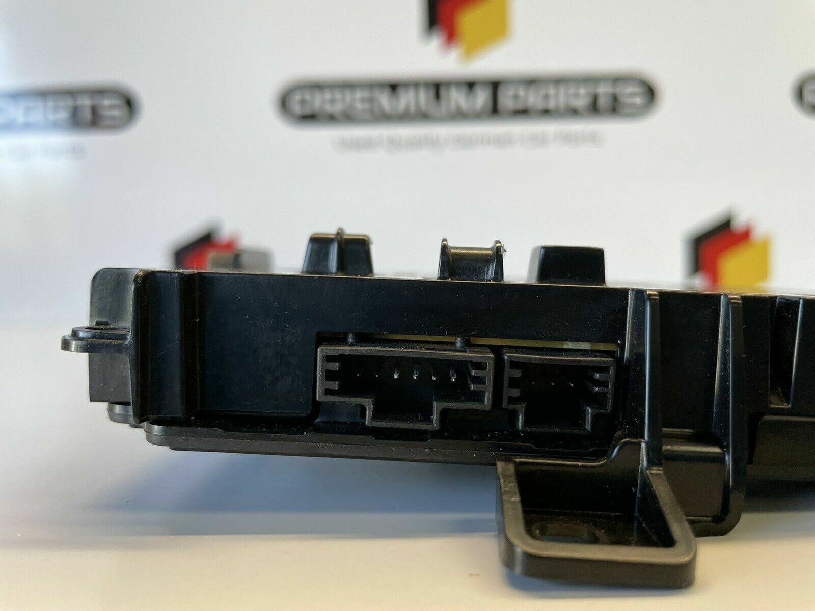 MERCEDES E CLASS W213 INDUCTION CHARGER MODULE STG TELEMATIC RHD ...