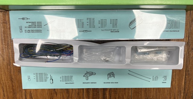 Radio Shack Science Fair Advanced Electronic Lab 300 Projects in One 28 ...