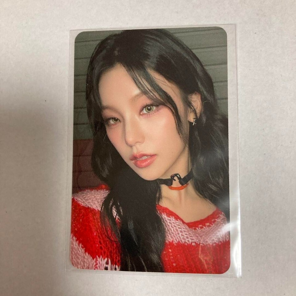 YEJI ITZY GOLD Starriver Photocard PC Tradingcard Photo card w/case ...