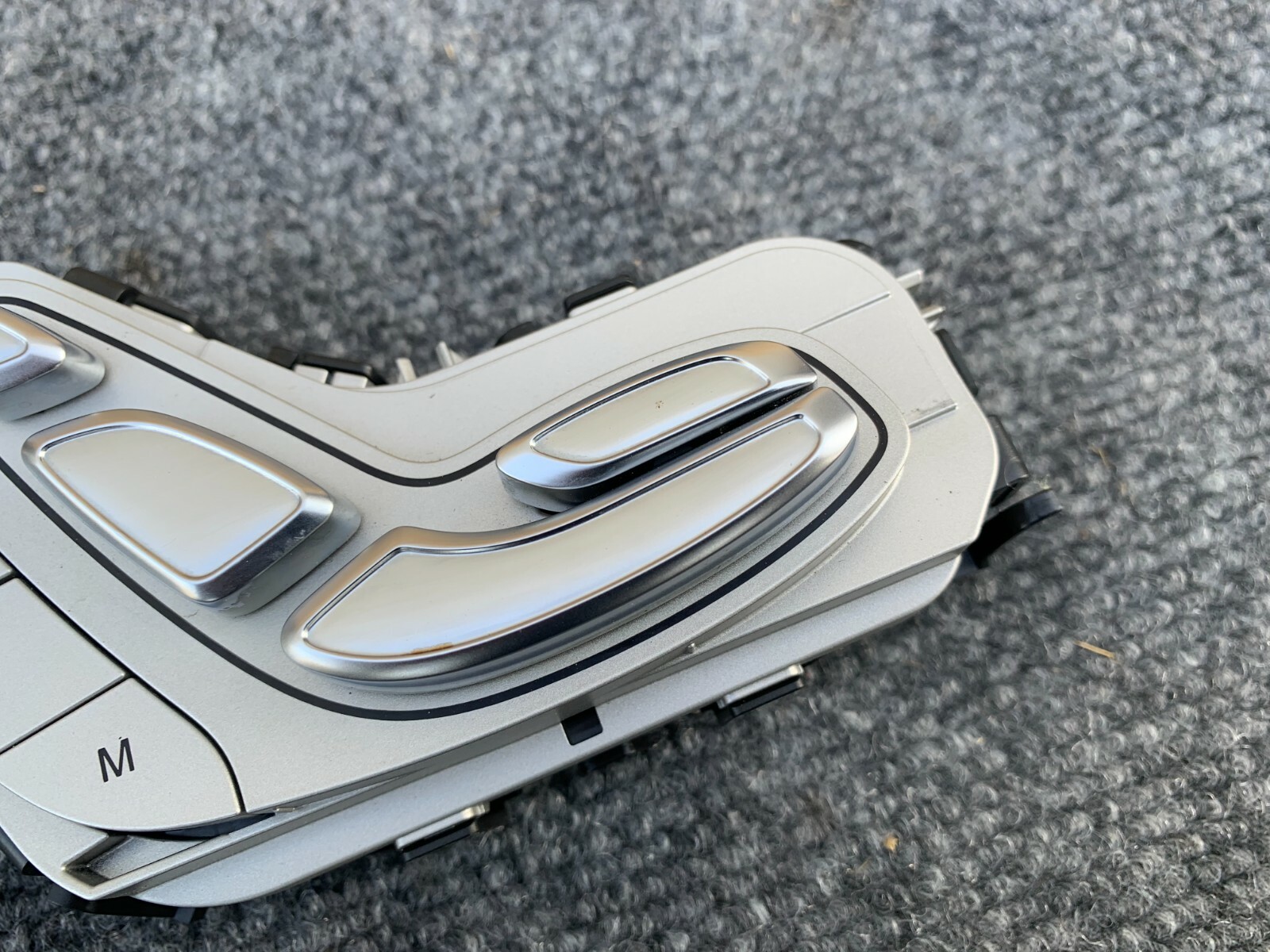 LEFT SIDE SEAT CONTROL SWITCH ASSEMBLY OEM 2015-2020 C300 C400 C450 C43 ...