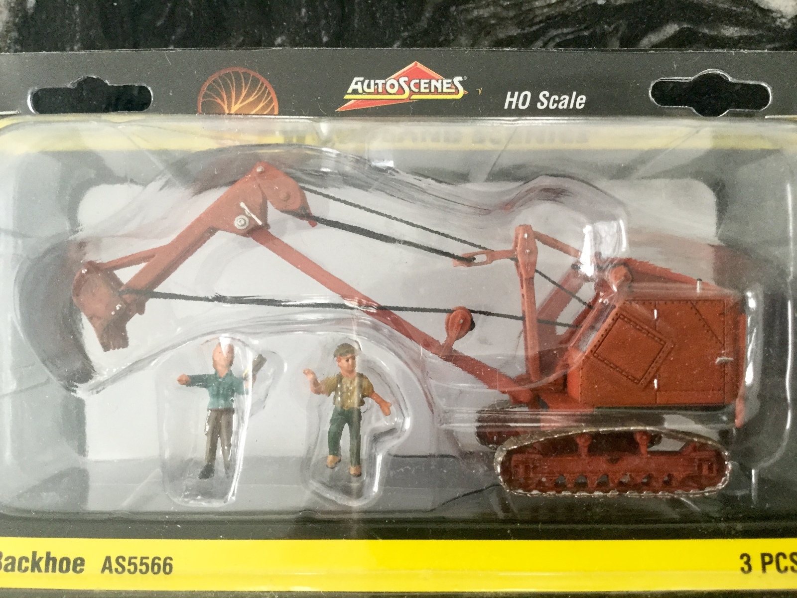WOODLAND SCENICS 1/87 HO SCALE BACKHOE WITH 2 WORKER FIGURES ITEM # AS ...